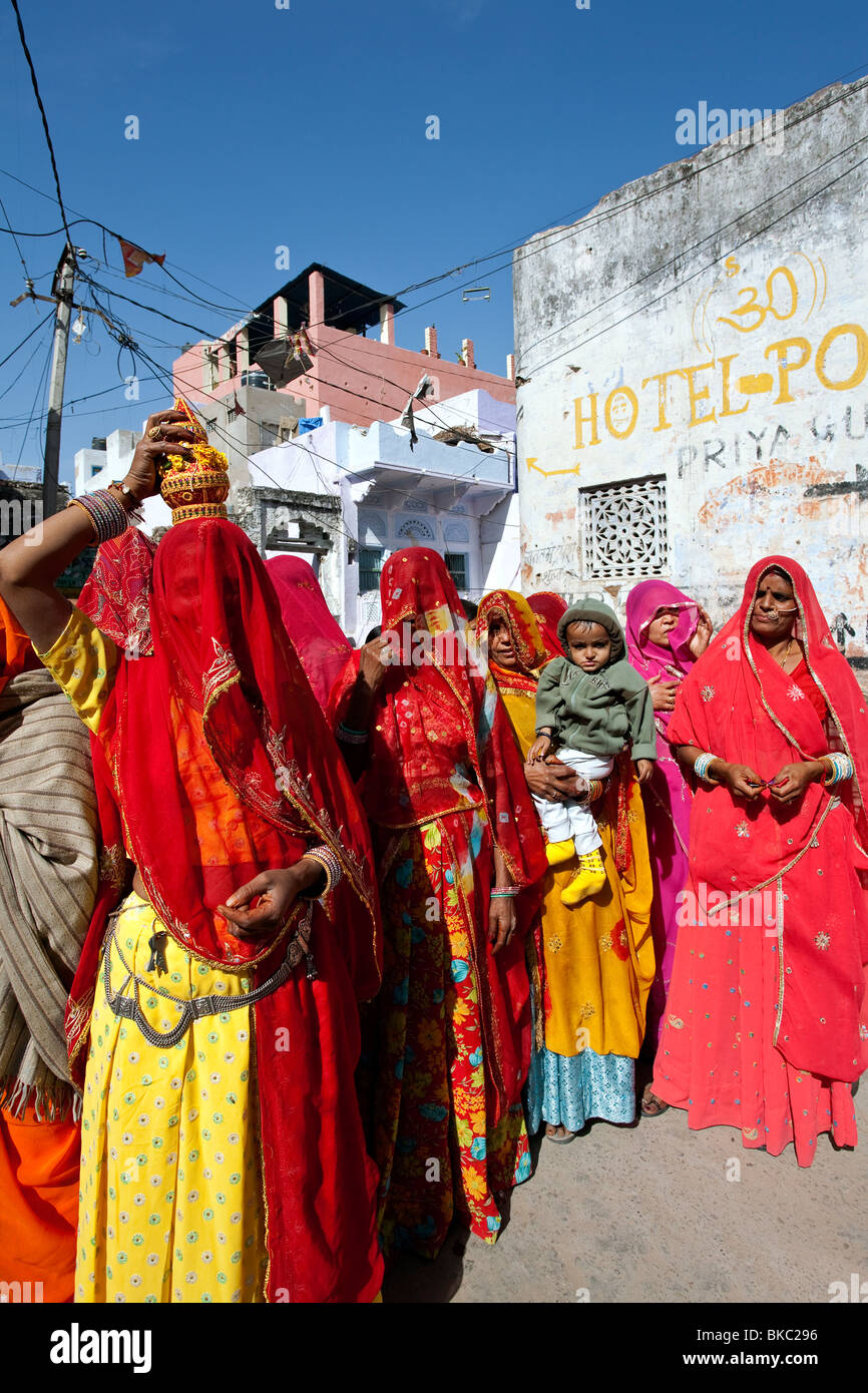 Family ritual parade before the wedding ceremony. Pushkar. Rajasthan ...