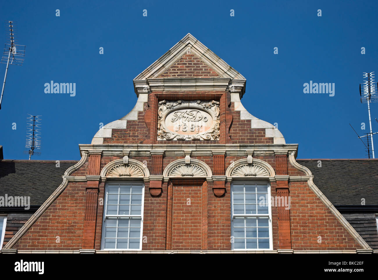 architectural features at the top of an 1887 building on the king's ...