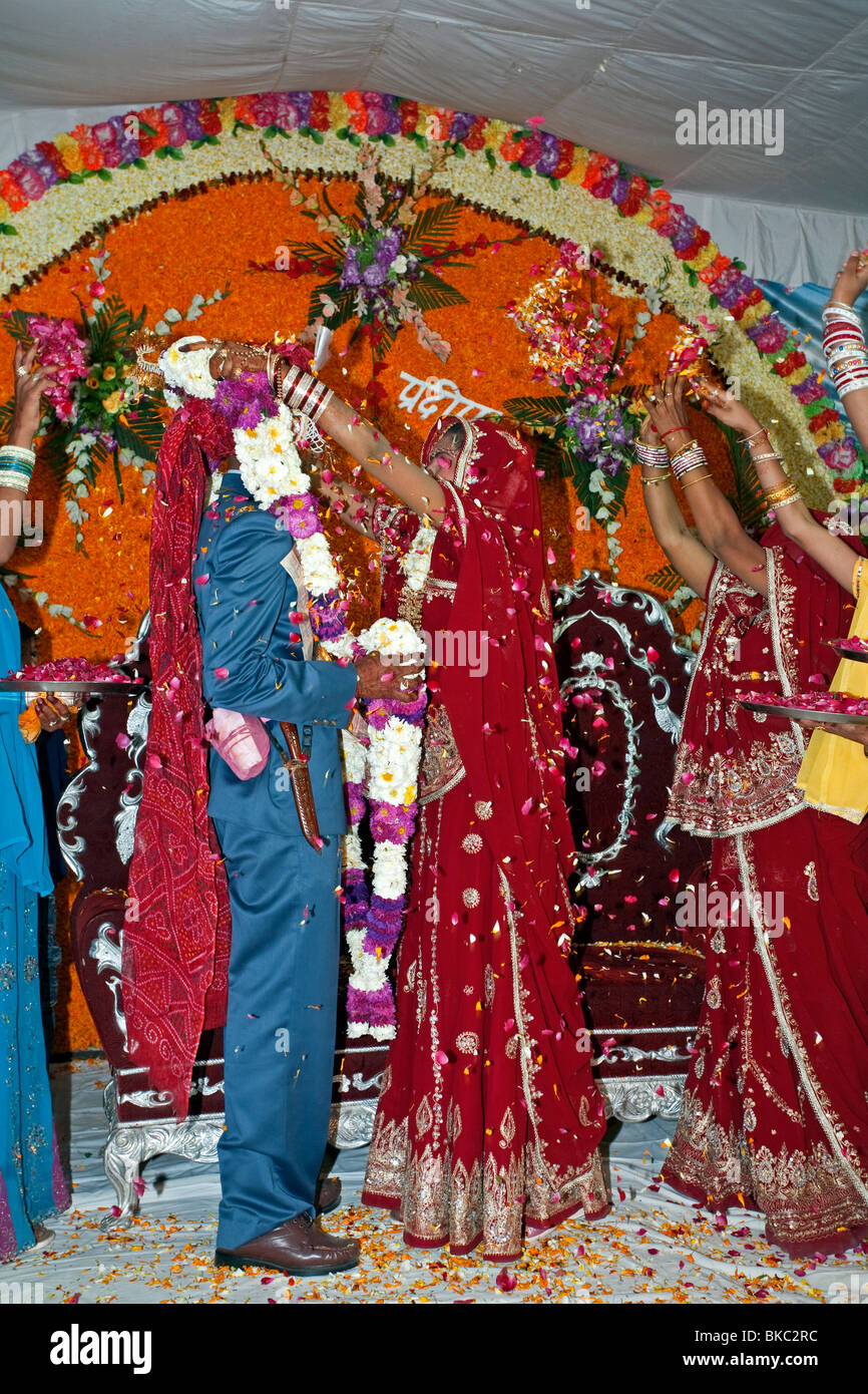 Indian wedding flower garland hi-res stock photography and images - Alamy