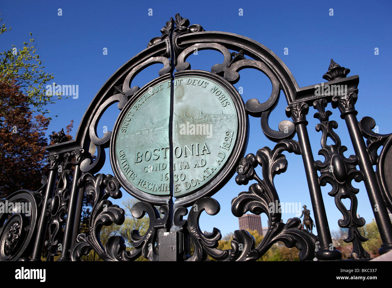 Garden gate iron hi-res stock photography and images - Alamy