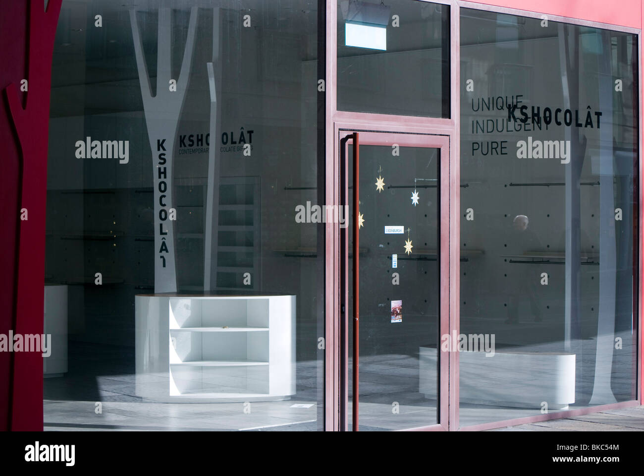 A closed-down shop in the centre of Edinburgh, Scotland Stock Photo - Alamy