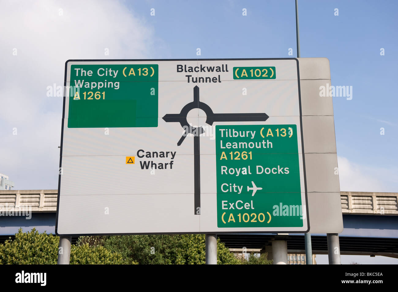 Road sign by Canary Wharf, London E14 Stock Photo - Alamy
