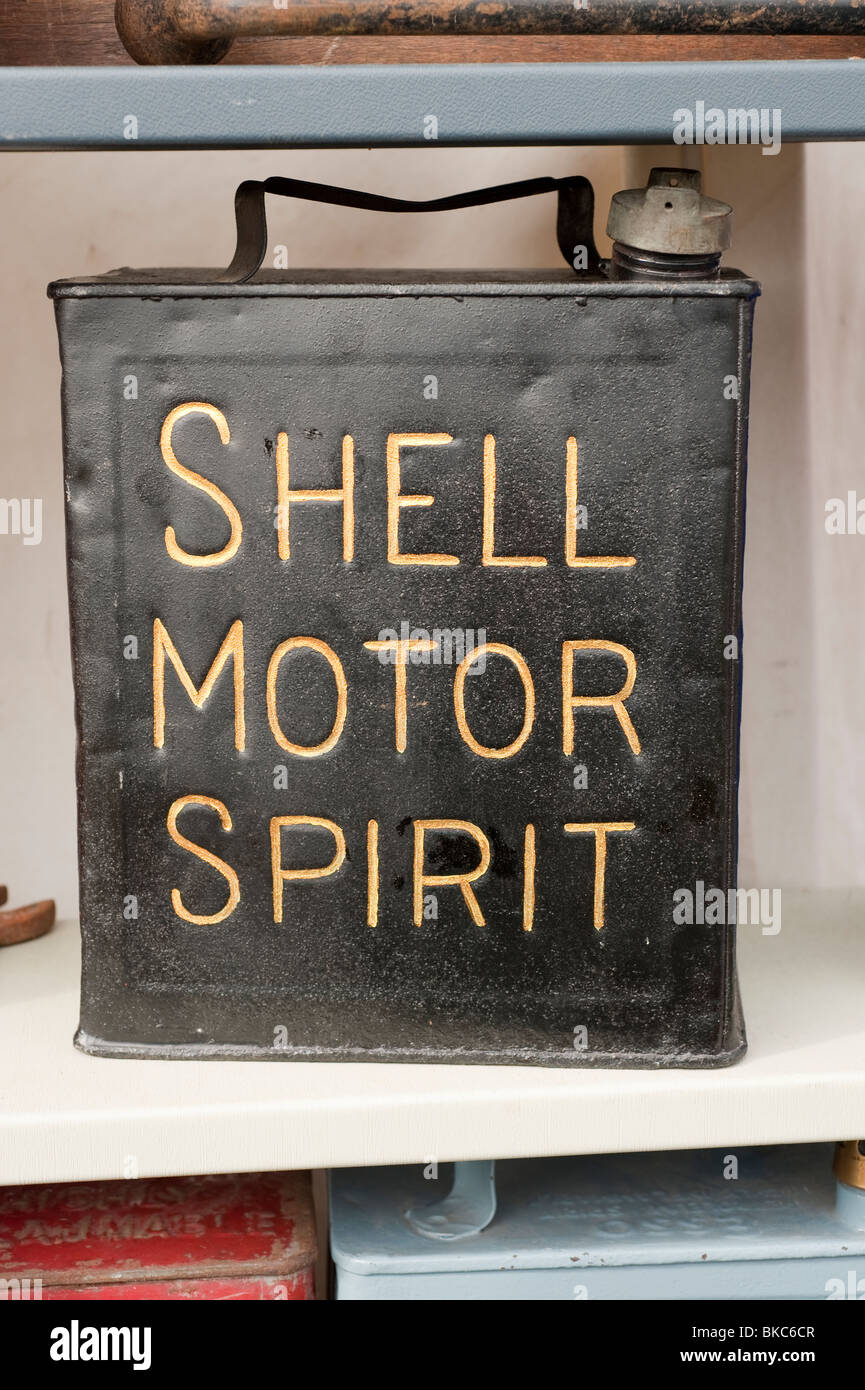 Shell gas can hi-res stock photography and images - Alamy
