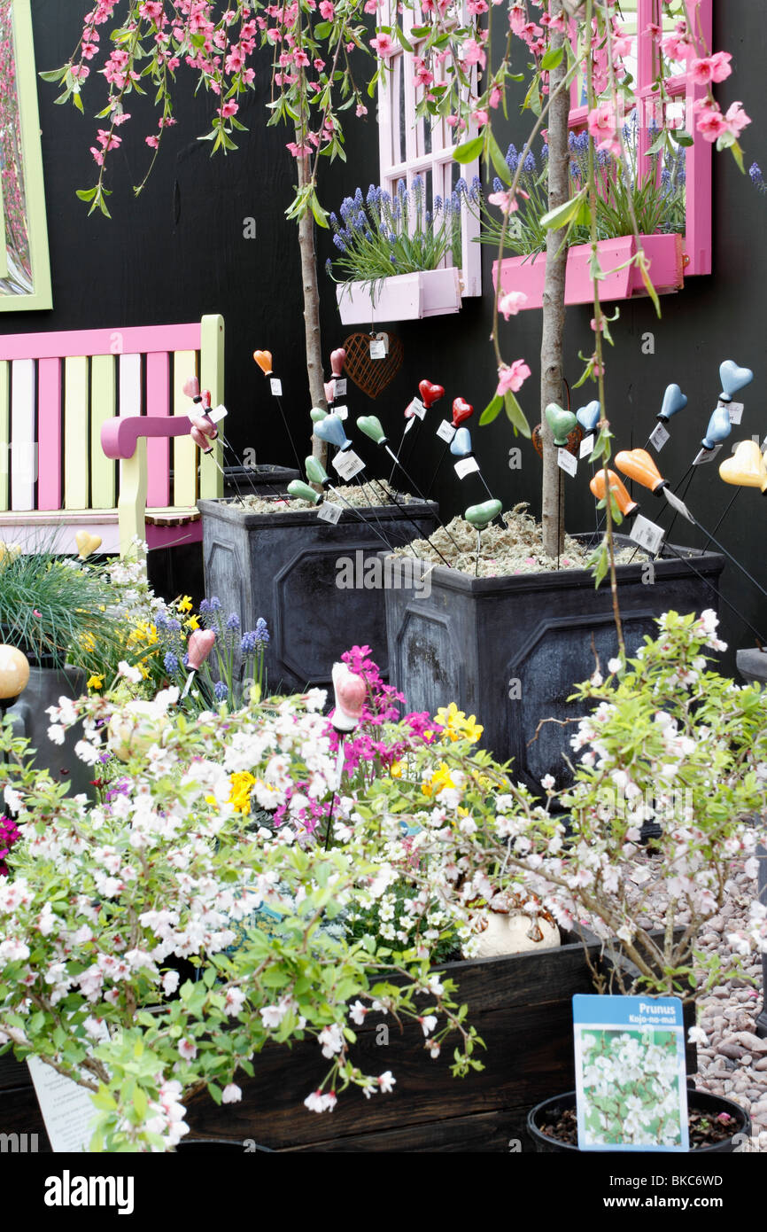 outside Garden display Brookfields Garden Centre Stock Photo - Alamy