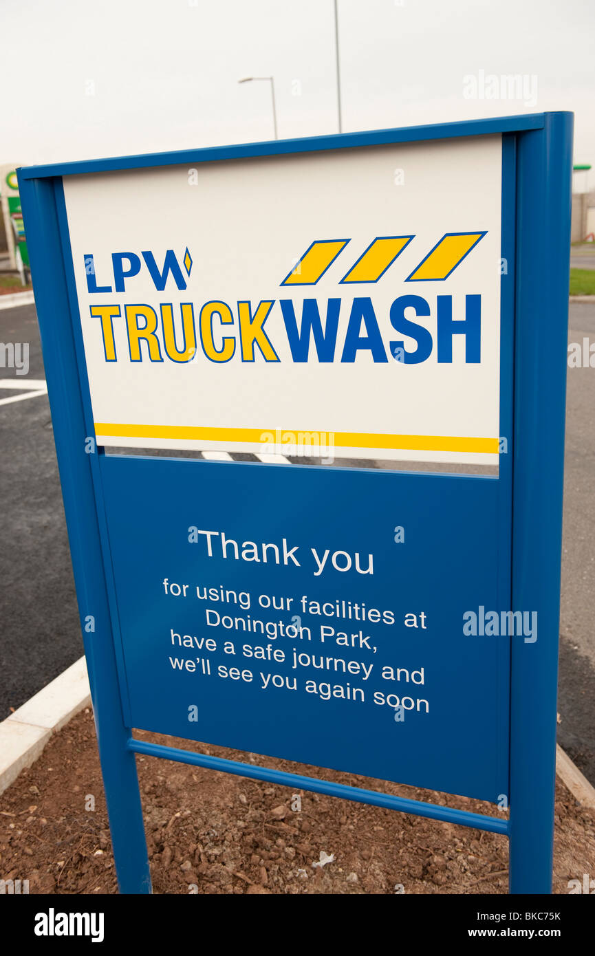 Truck Lorry Wash Stock Photo - Alamy