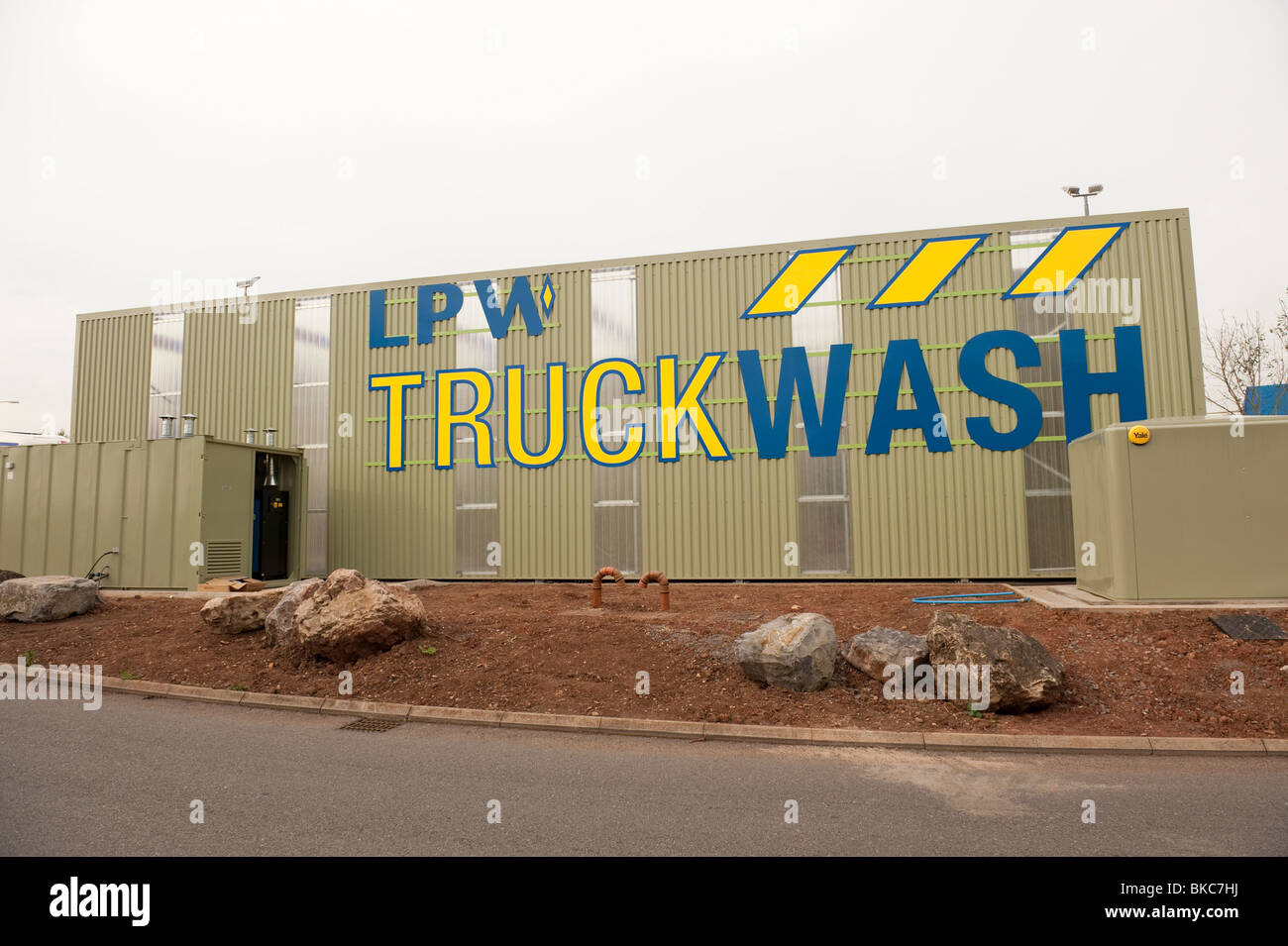 Truck Lorry Wash Stock Photo - Alamy
