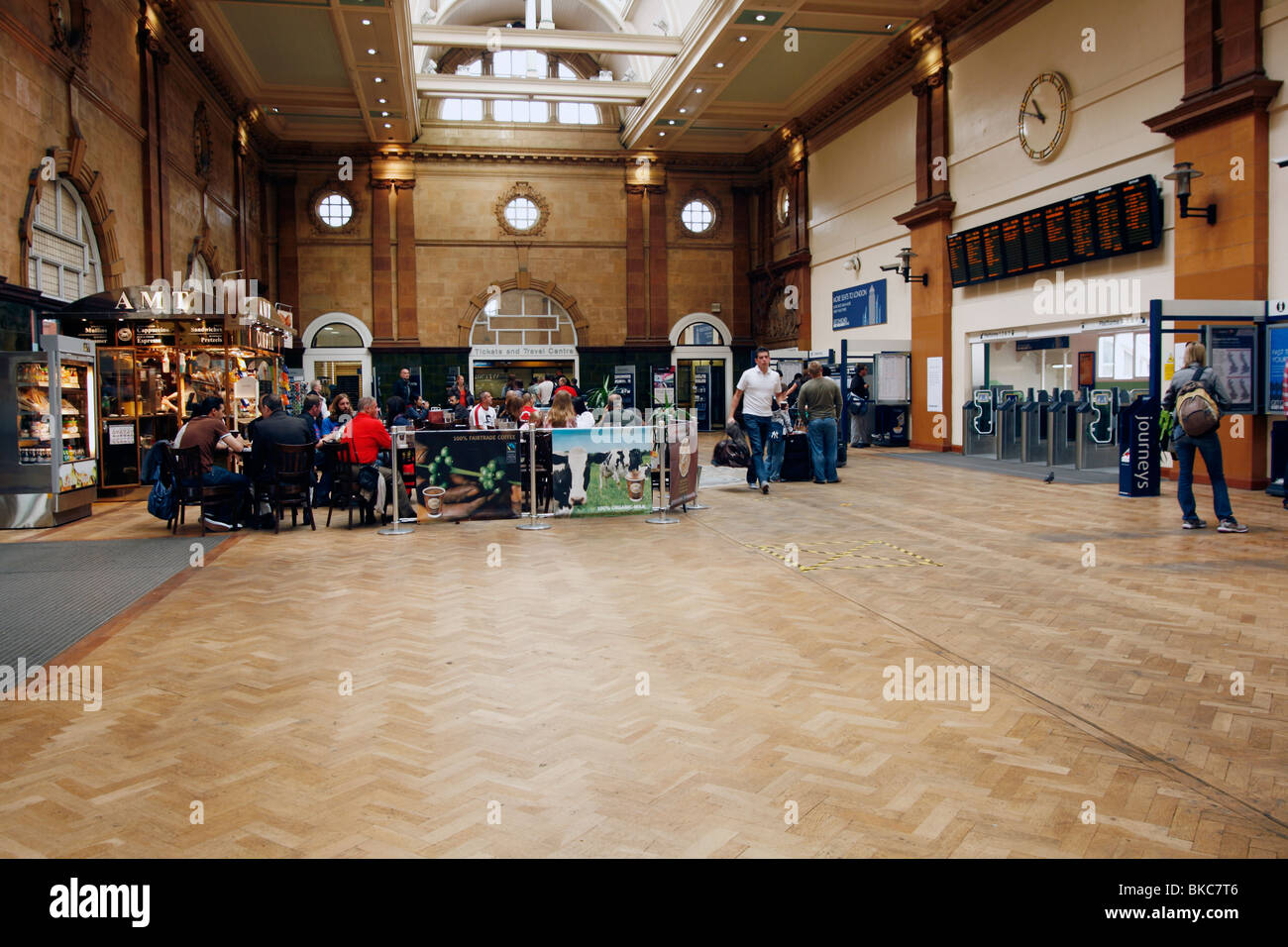 Nottingham railway station hi-res stock photography and images - Alamy