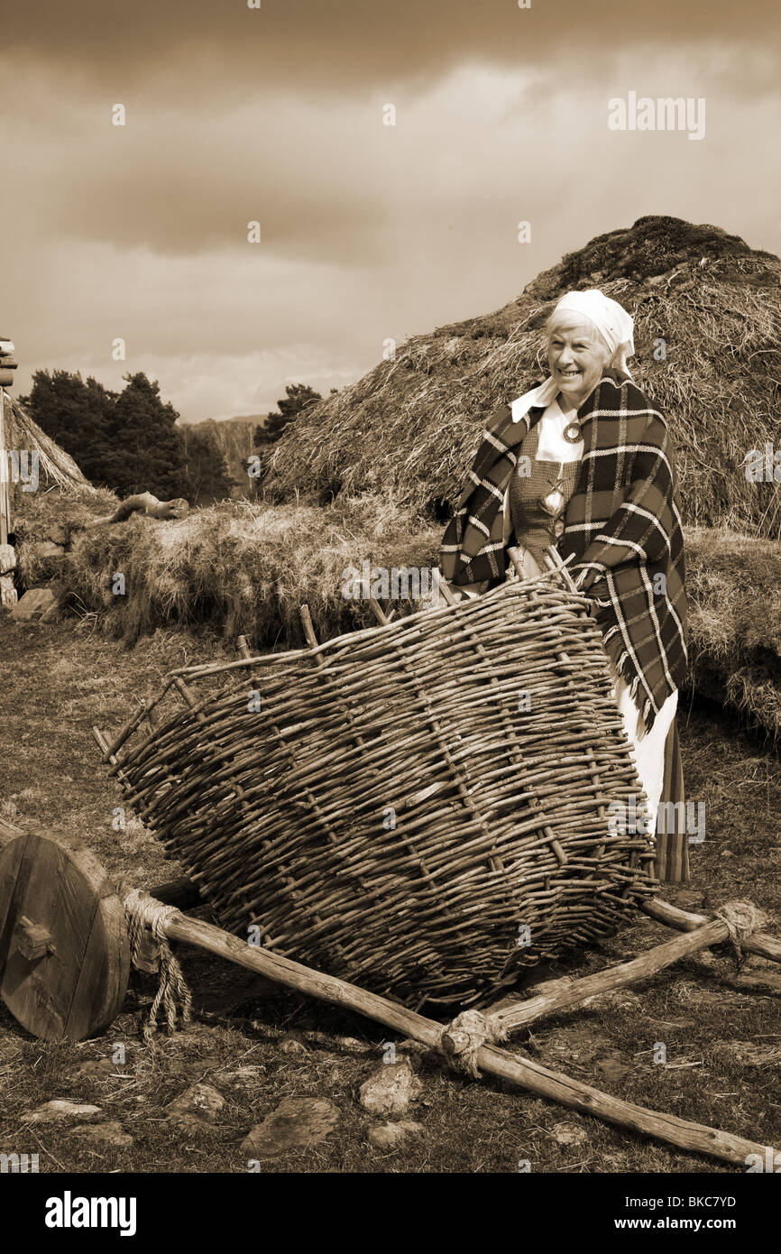 Highland thatched croft hi-res stock photography and images - Alamy