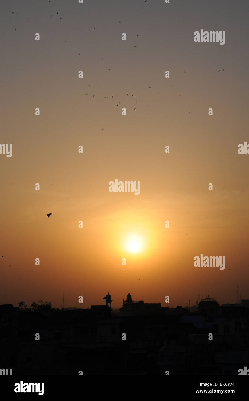 Sun sets temple hi-res stock photography and images - Alamy