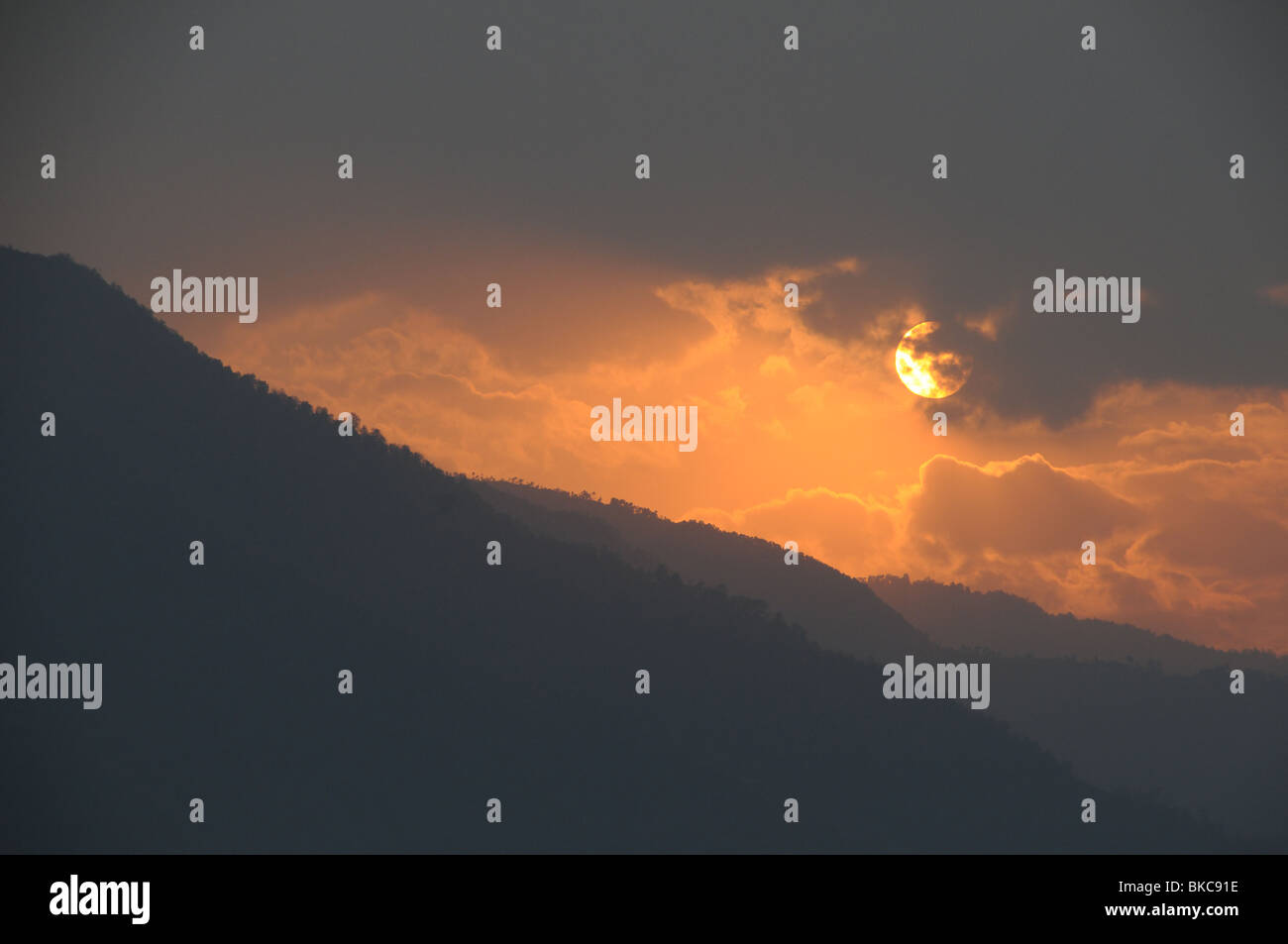 Sunset in mountains sun sets hi-res stock photography and images - Alamy