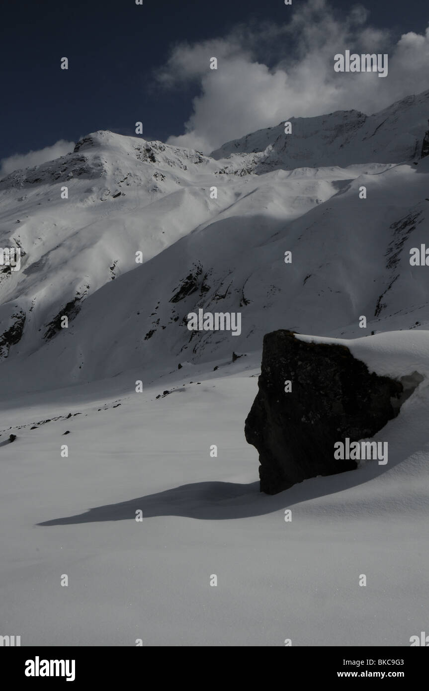 Dark boulder hi-res stock photography and images - Alamy