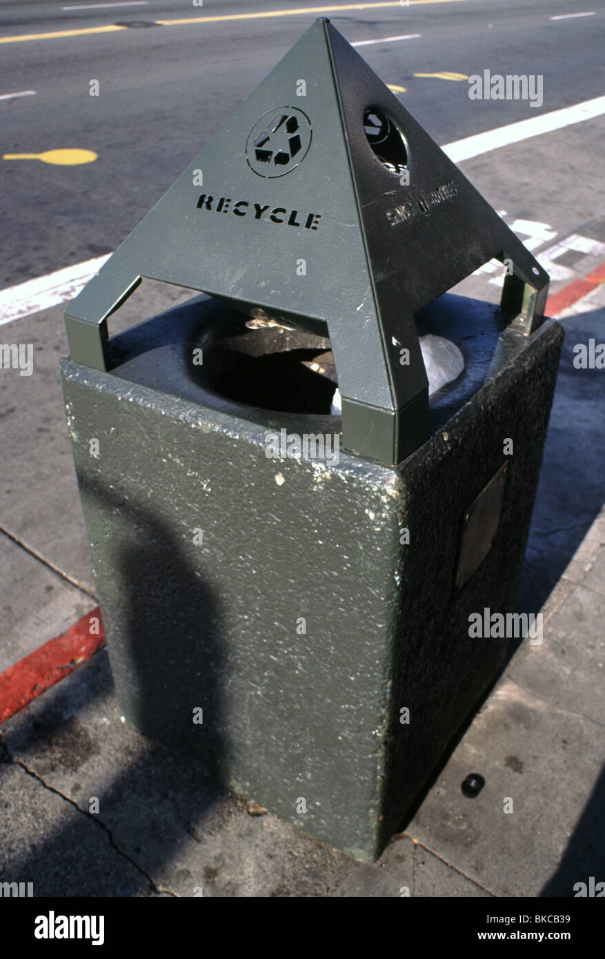 Trash can san francisco california hi-res stock photography and images ...
