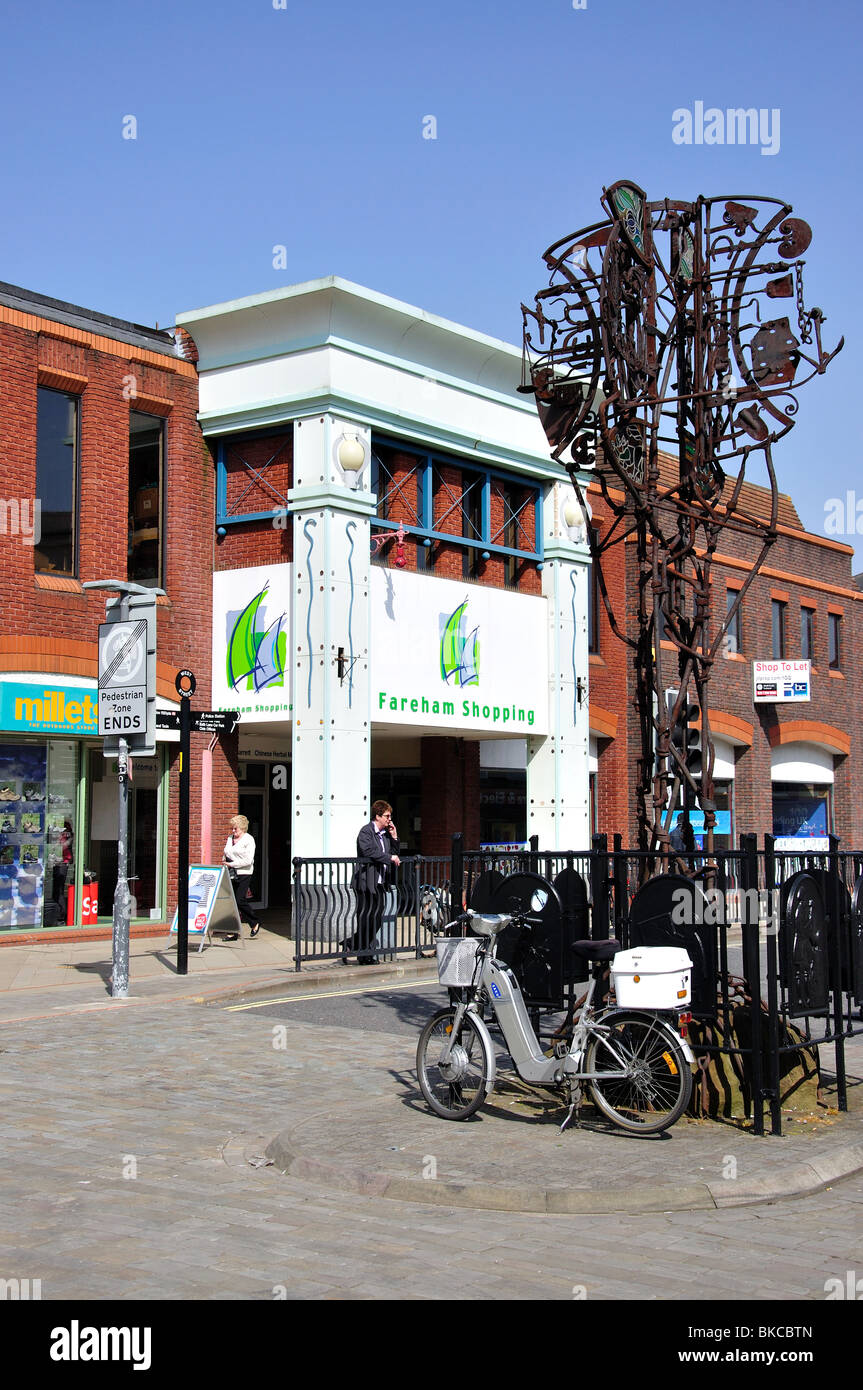 Fareham Shopping Centre, West Street, Fareham, Hampshire, England ...
