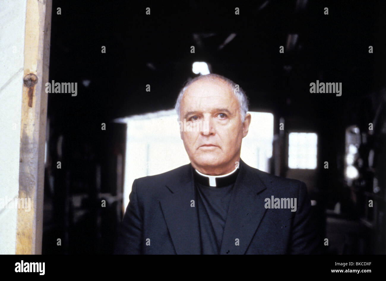 THE AMITYVILLE HORROR (1979) ROD STEIGER AMH 002 Stock Photo - Alamy