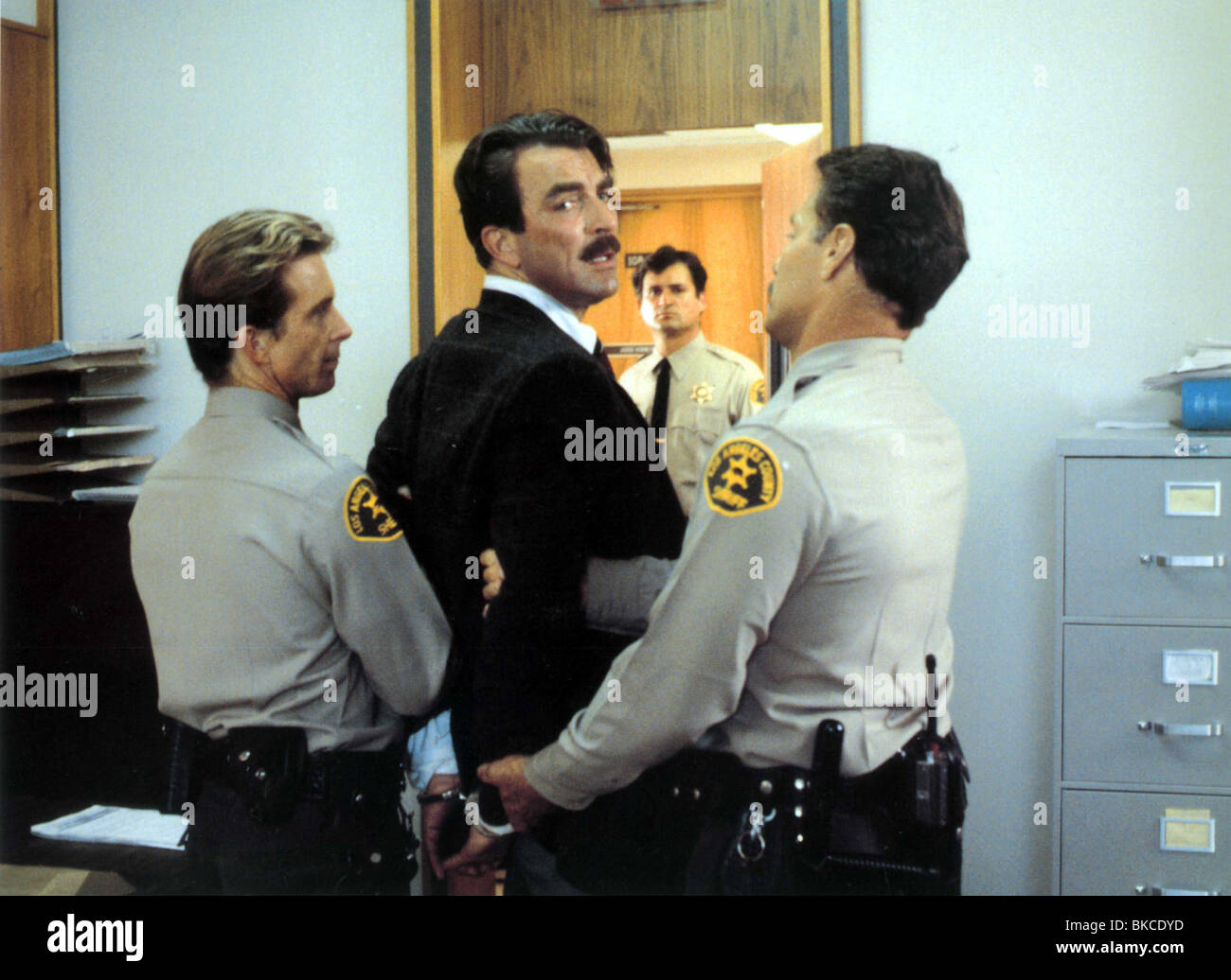 AN INNOCENT MAN (1989) TOM SELLECK AIM 002FOH Stock Photo - Alamy