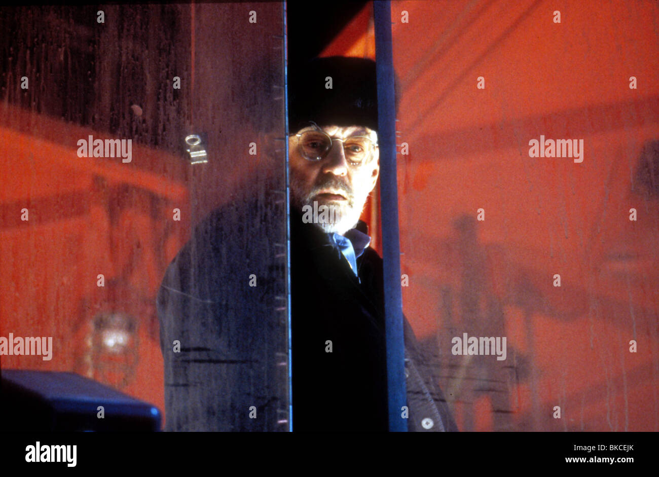 Donald sutherland assignment 1997 hi-res stock photography and images ...