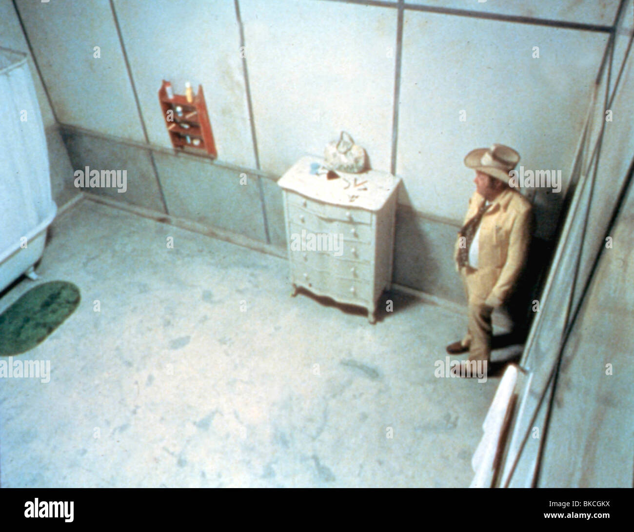 BLOOD SIMPLE (1983) M EMMET WALSH BSMP 004 Stock Photo - Alamy