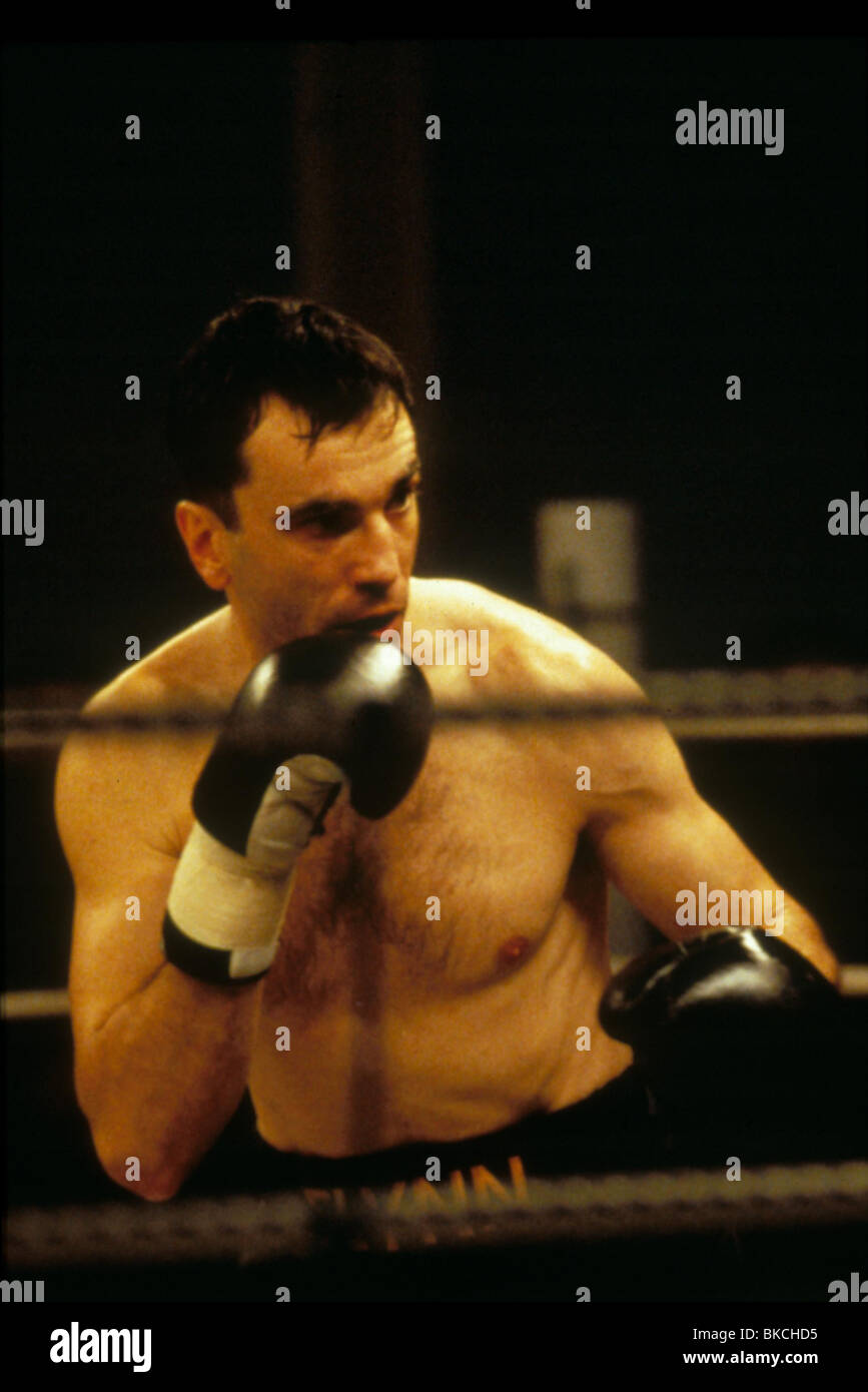 THE BOXER (1997) DANIEL DAY-LEWIS BXER 056 Stock Photo - Alamy