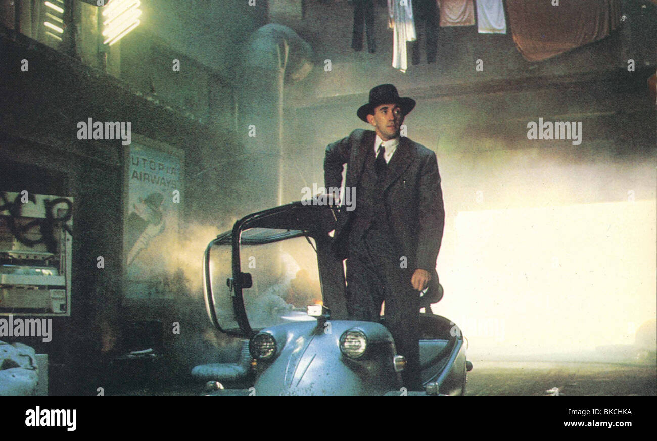 Jonathan pryce hi-res stock photography and images - Alamy