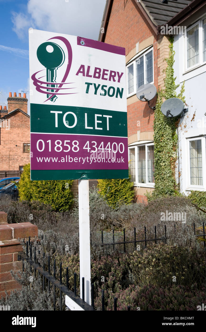 Estate Agents "to let" sign in the front garden of a house in England ...