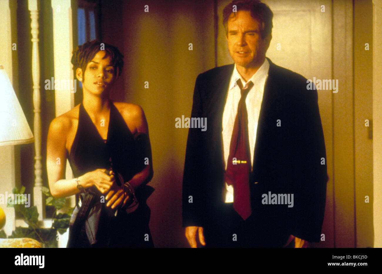 BULWORTH (1998) HALLE BERRY, WARREN BEATTY BLWR 077 Stock Photo - Alamy