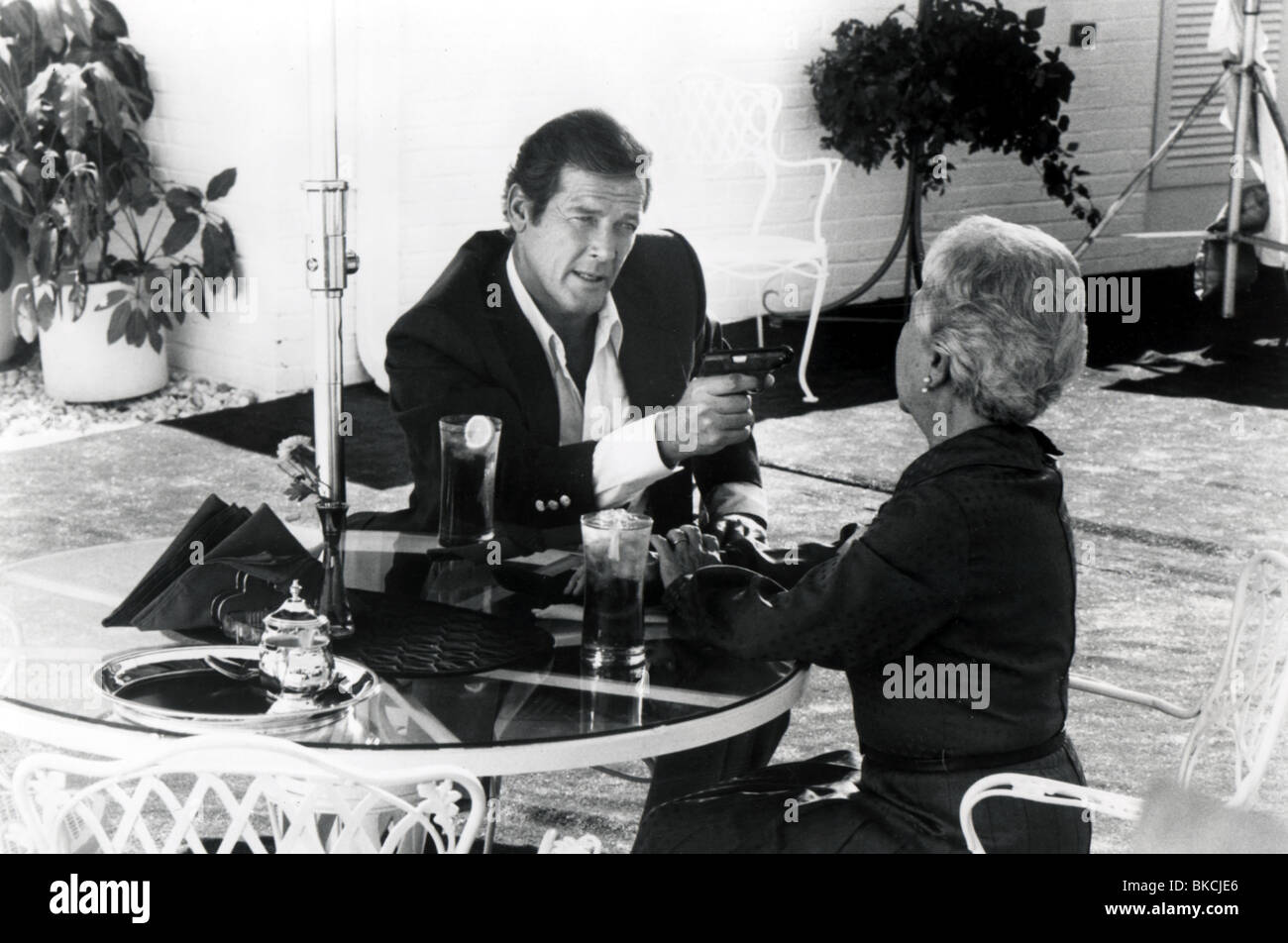 THE CANNONBALL RUN (1981) ROGER MOORE, MOLLY PICON CNBR 009P Stock ...