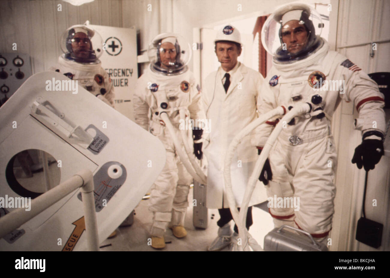 CAPRICORN ONE (1978) CAPRICORN 1 (ALT) OJ SIMPSON, SAM WATERSTON, JAMES ...