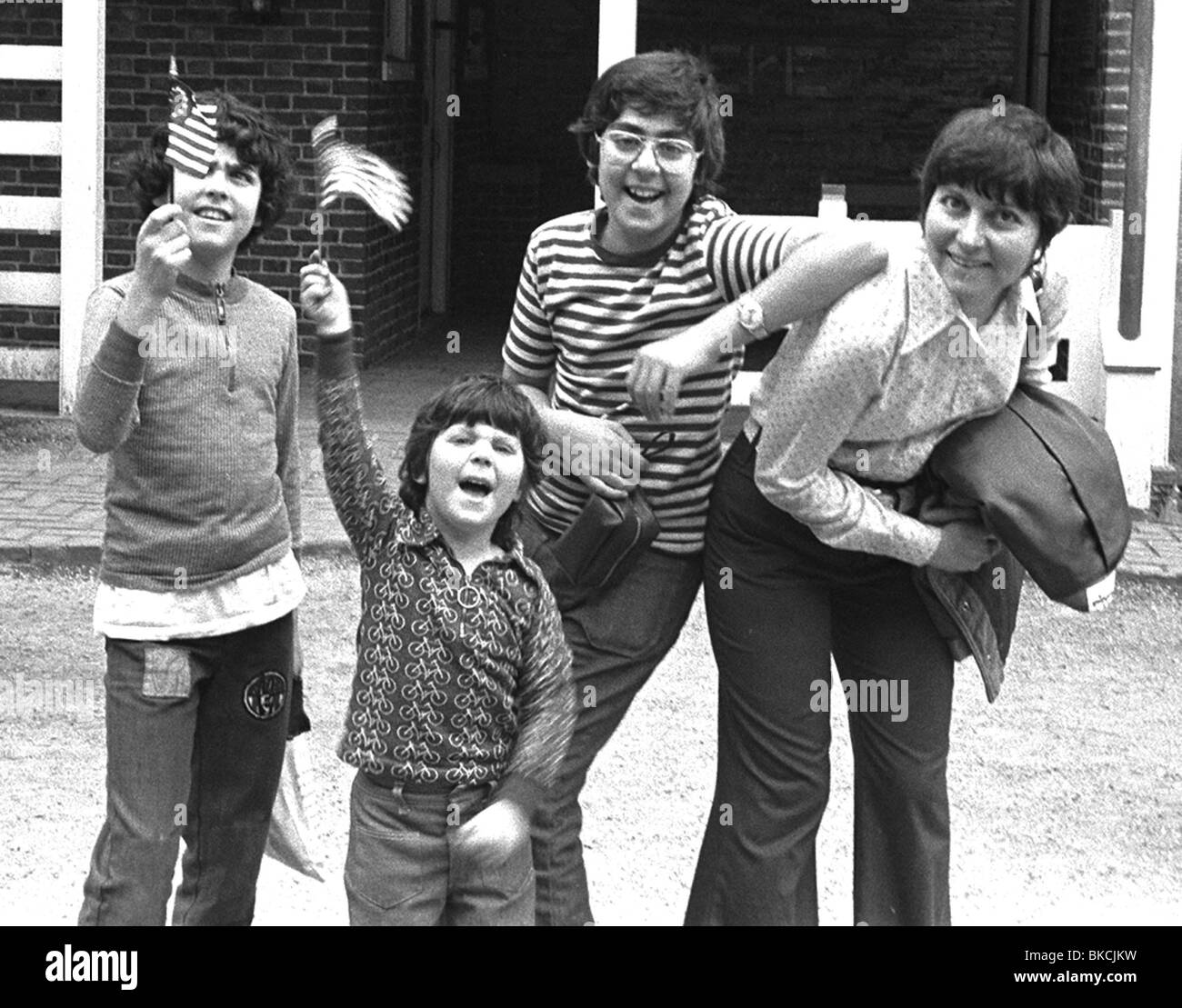 CAPTURING THE FRIEDMANS (2003) SETH FRIEDMAN, JESSE FRIEDMAN, DAVID ...