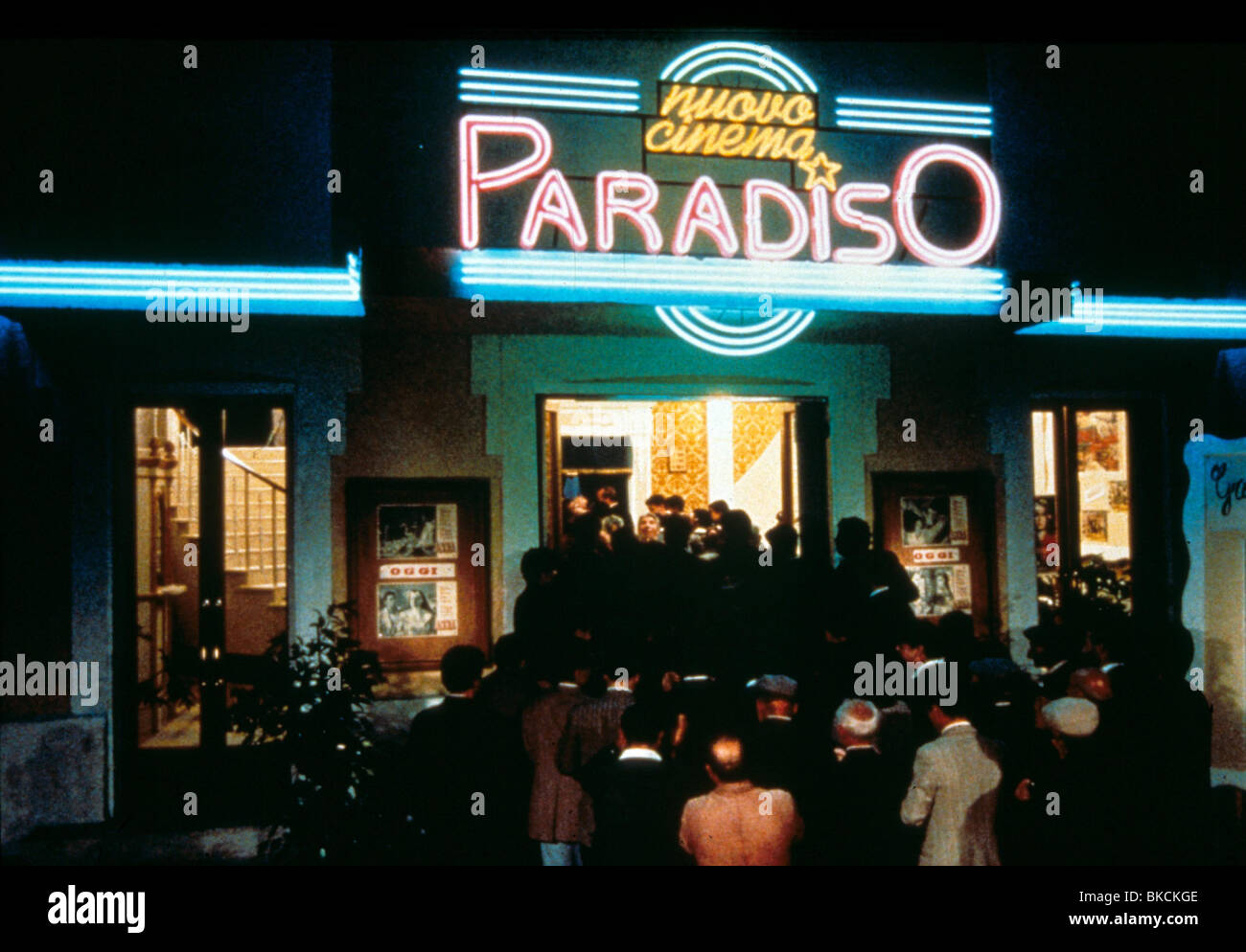 Cinema paradiso hi-res stock photography and images - Alamy