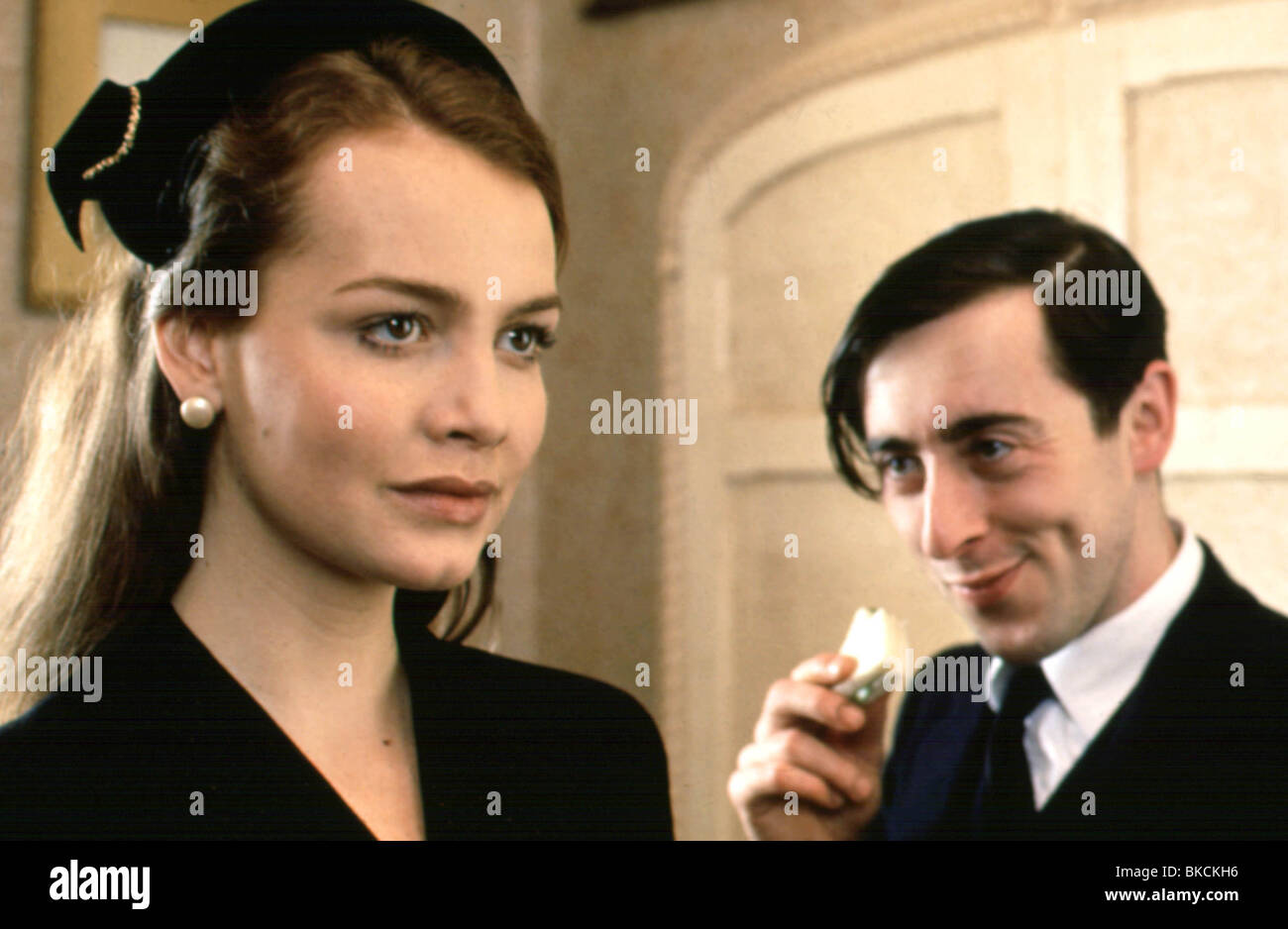 CIRCLE OF FRIENDS (1995) SAFFRON BURROWS, ALAN CUMMING CCOF 002 Stock ...