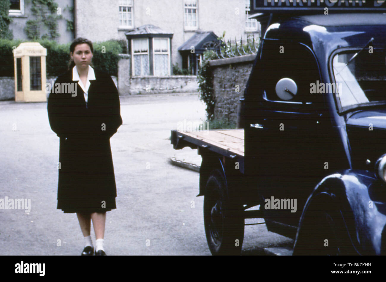 CIRCLE OF FRIENDS (1995) MINNIE DRIVER CCOF 034 Stock Photo - Alamy