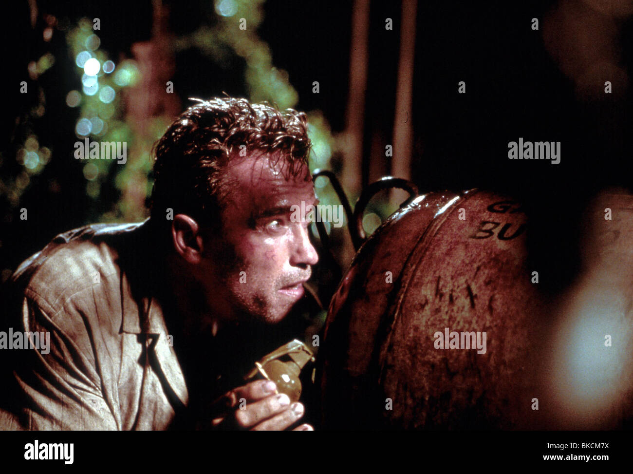 Arnold schwarzenegger collateral damage 2002 hi-res stock photography ... Arnold schwarzenegger collateral damage 2002 hi-res stock photography ...