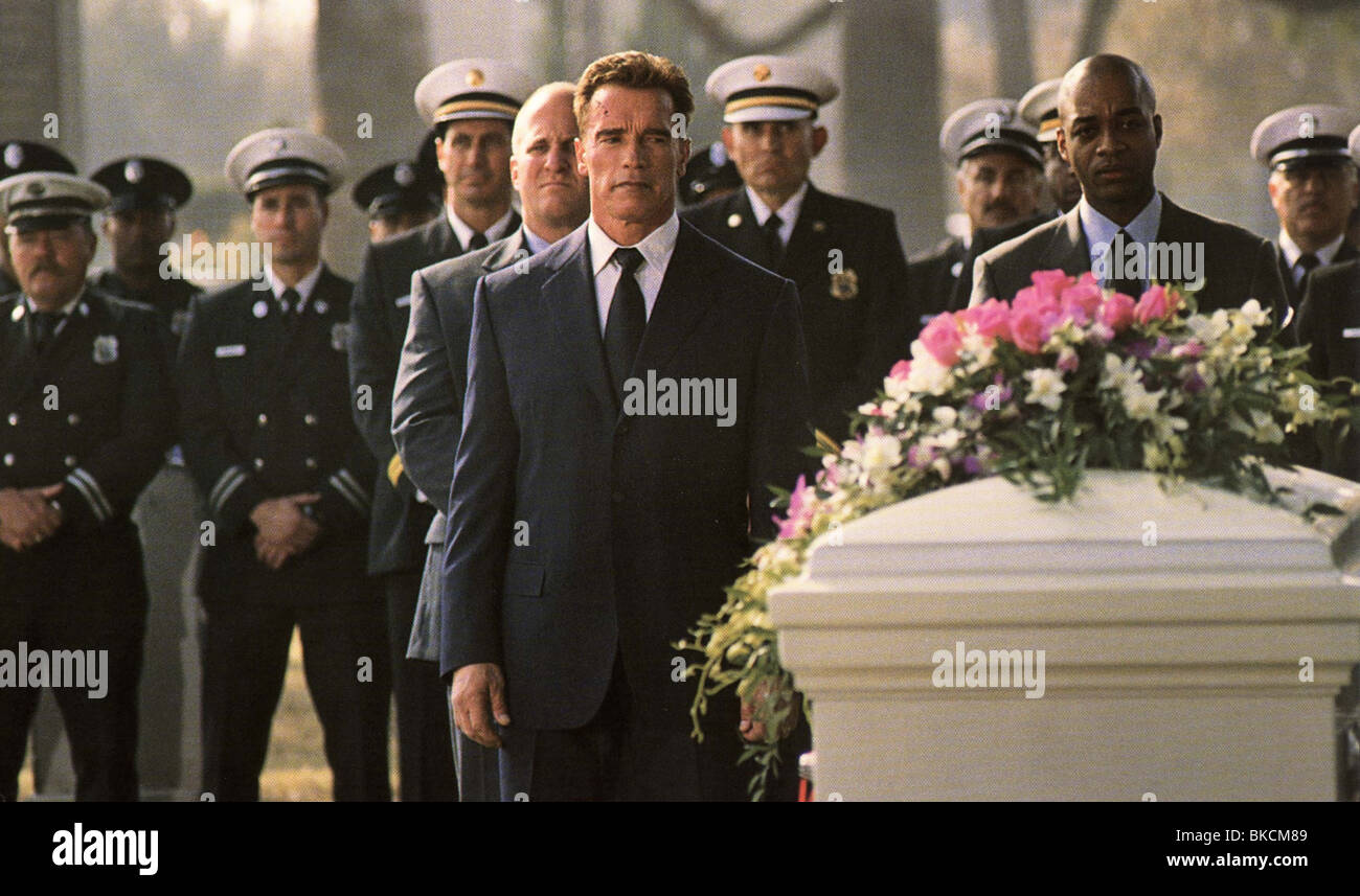 Arnold schwarzenegger collateral damage 2002 hi-res stock photography ...