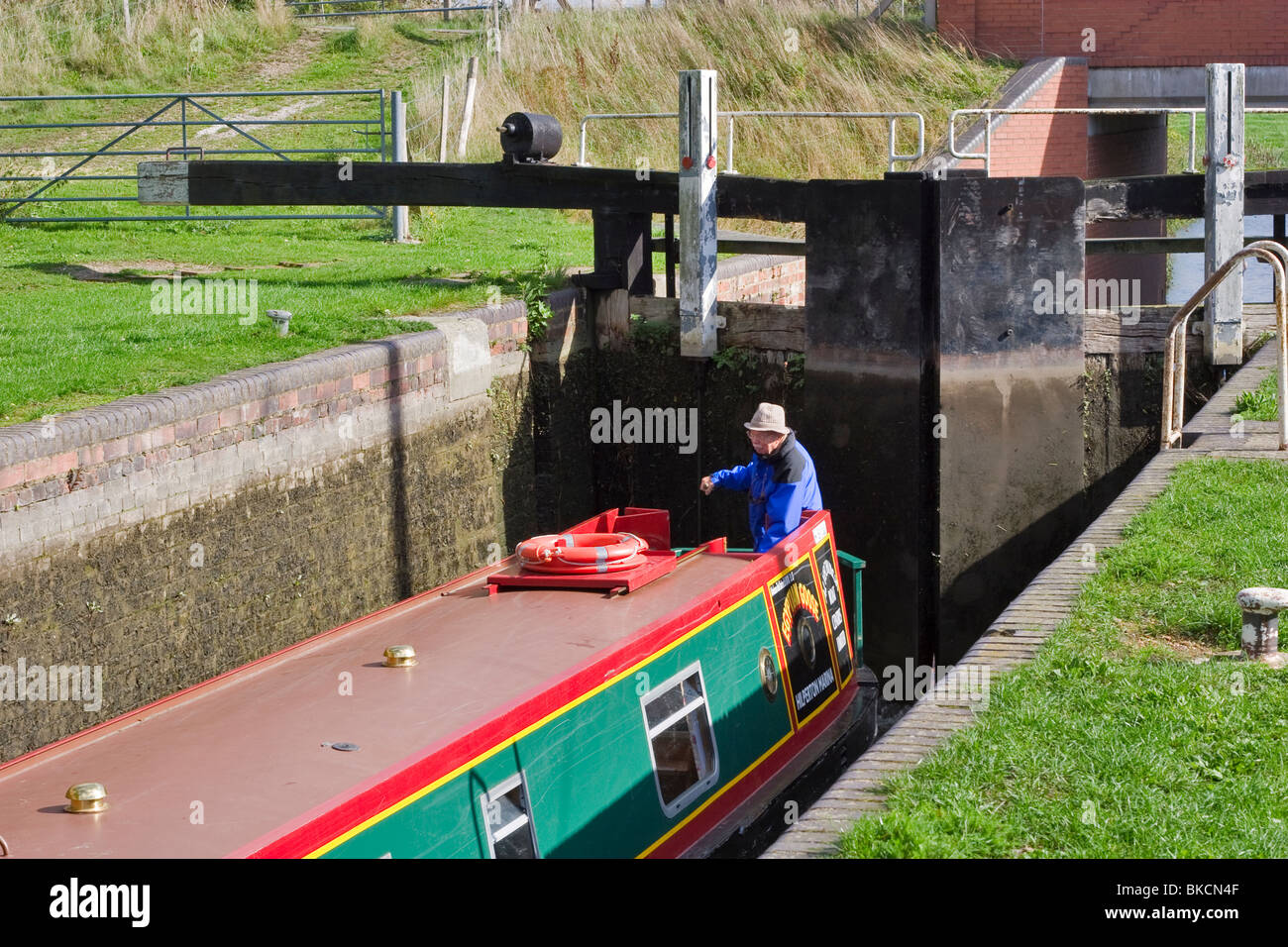 Canalboat boat narrowboat in lock hi-res stock photography and images ...