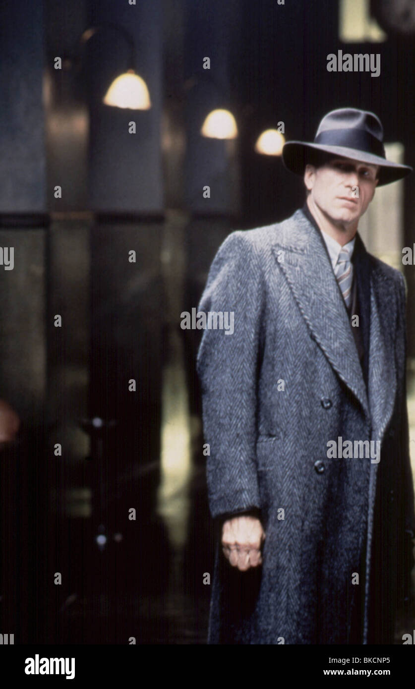 DARK CITY -1998 WILLIAM HURT Stock Photo - Alamy