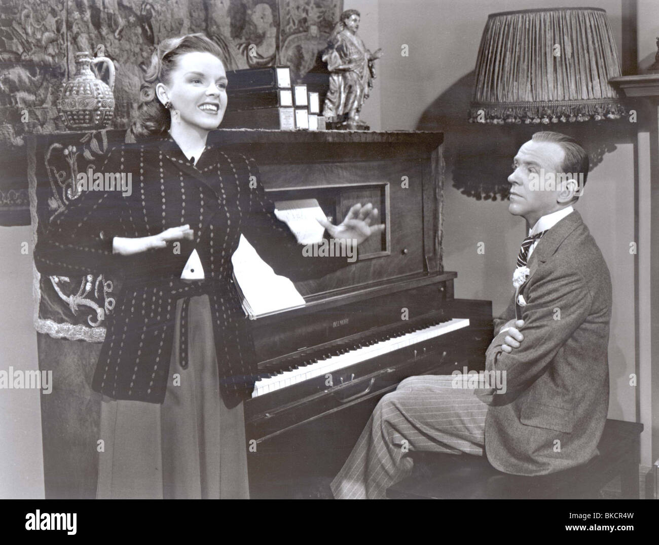 EASTER PARADE (1948) JUDY GARLAND, FRED ASTAIRE EPRD 003P Stock Photo ...