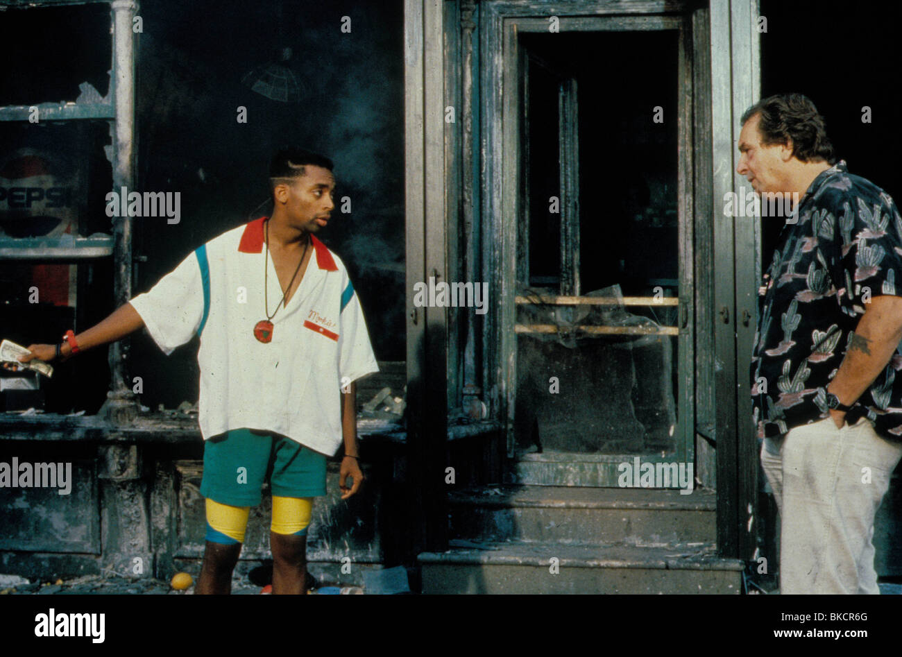 DO THE RIGHT THING (1989) SPIKE LEE, DANNY AIELLO DRTG 001 Stock Photo ...