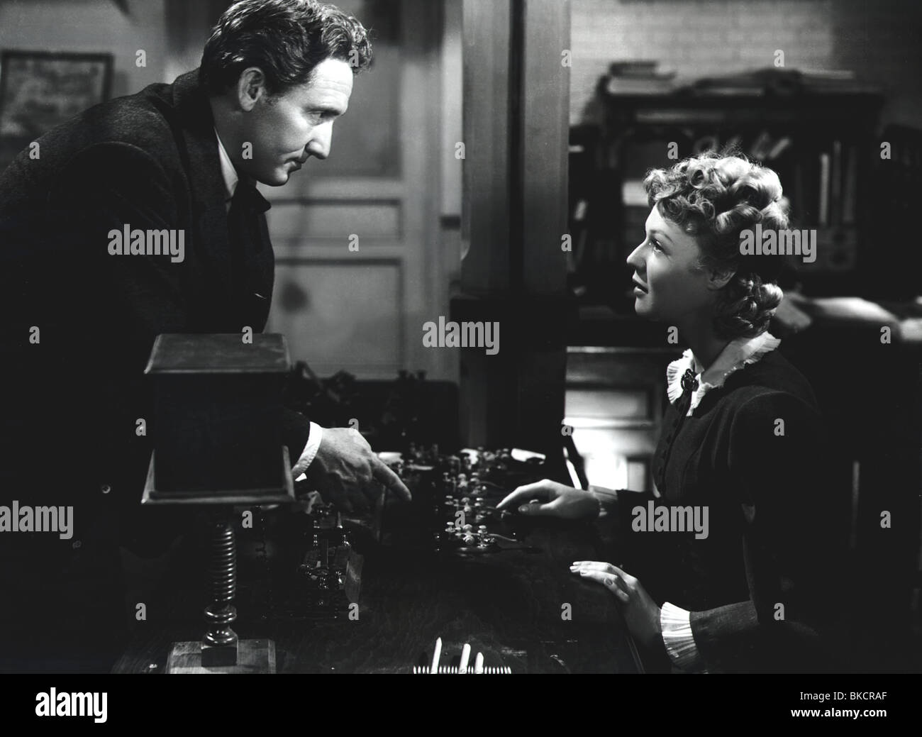 EDISON, THE MAN (1940) SPENCER TRACY, RITA JOHNSON ETM 002P Stock Photo ...