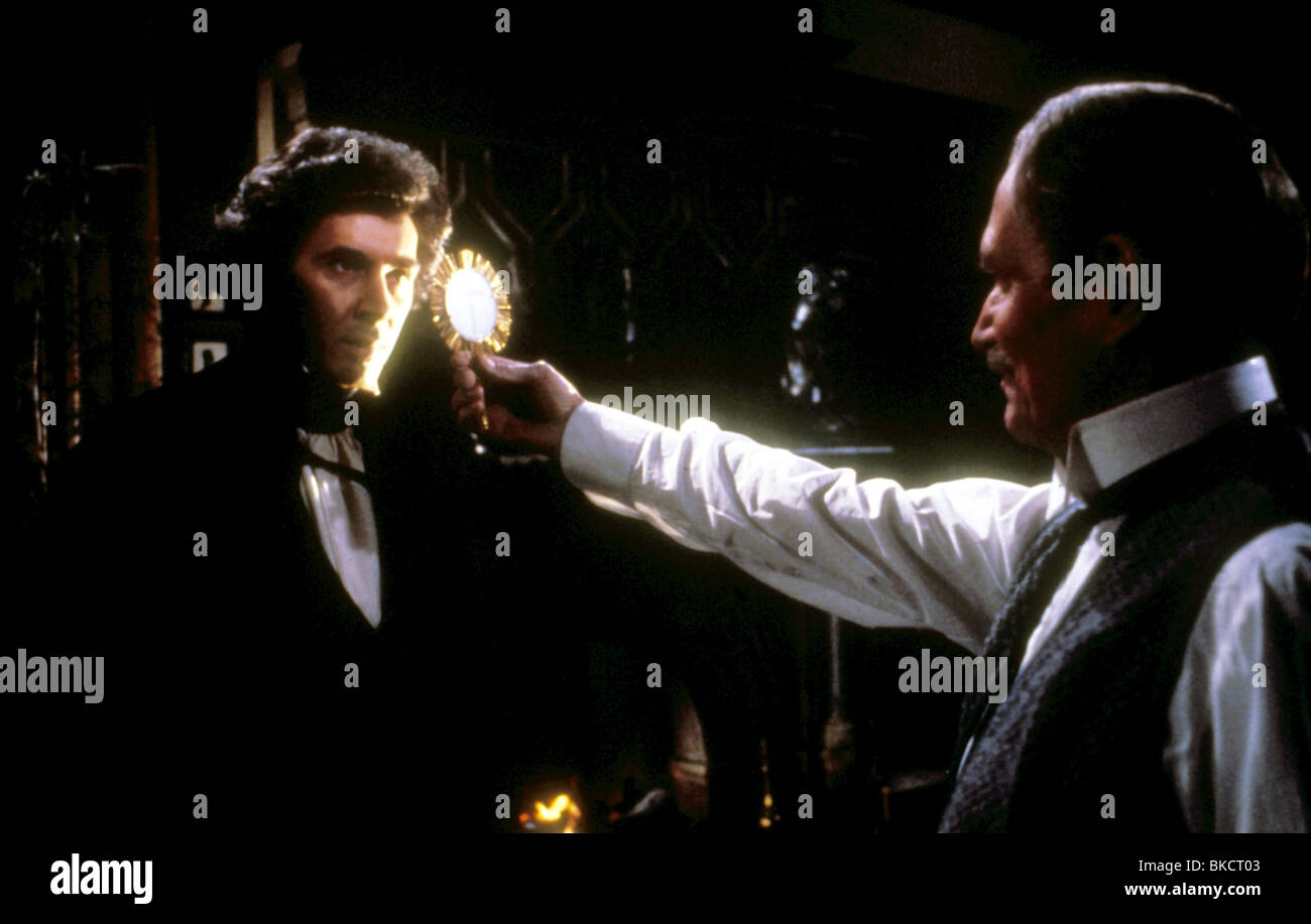 DRACULA -1979 FRANK LANGELLA Stock Photo - Alamy