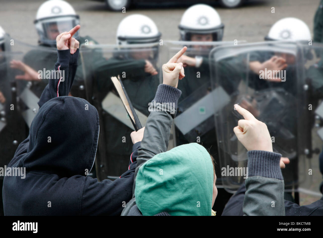 Violence against police officers. Exercise of an anti riot police unit ...