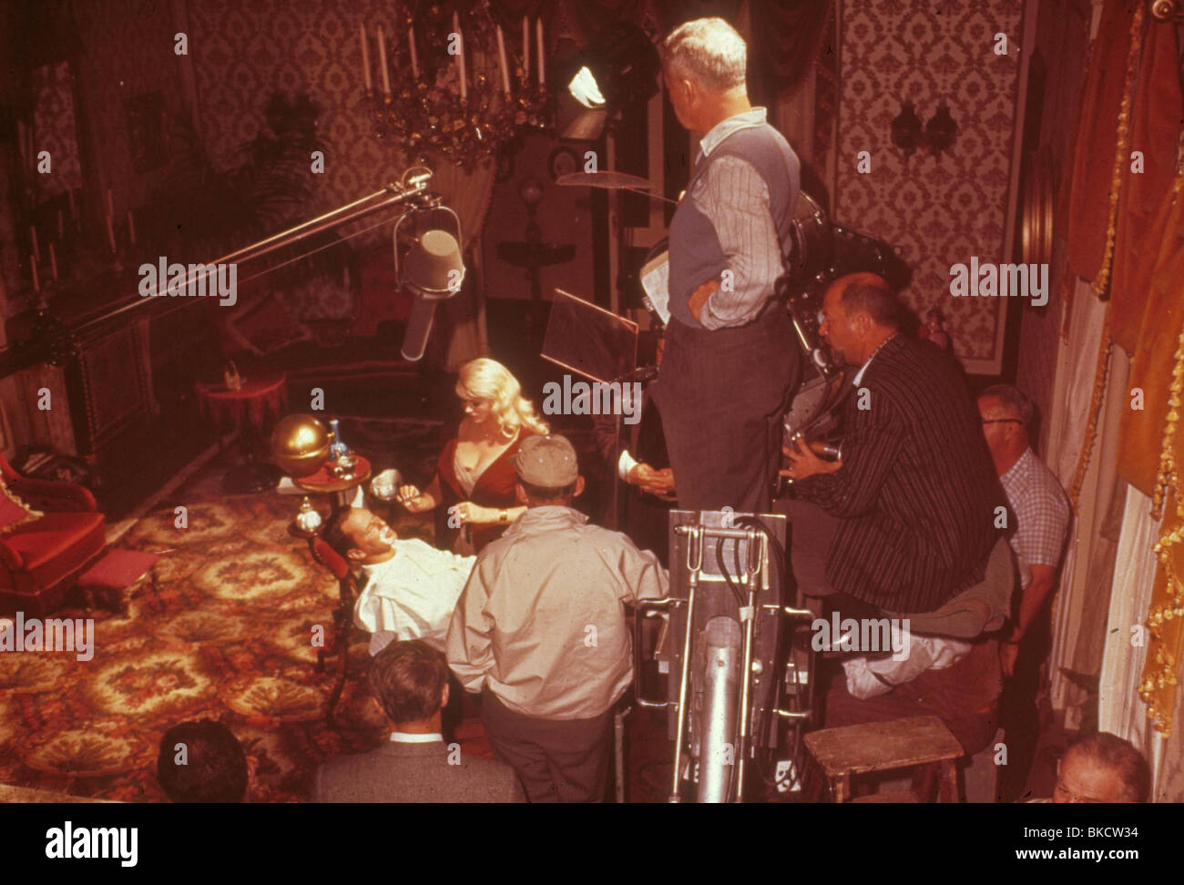 FILMING PRODUCTION (ALT) LOCATION (ALT) BEHIND THE SCENES (ALT) ON SET ...