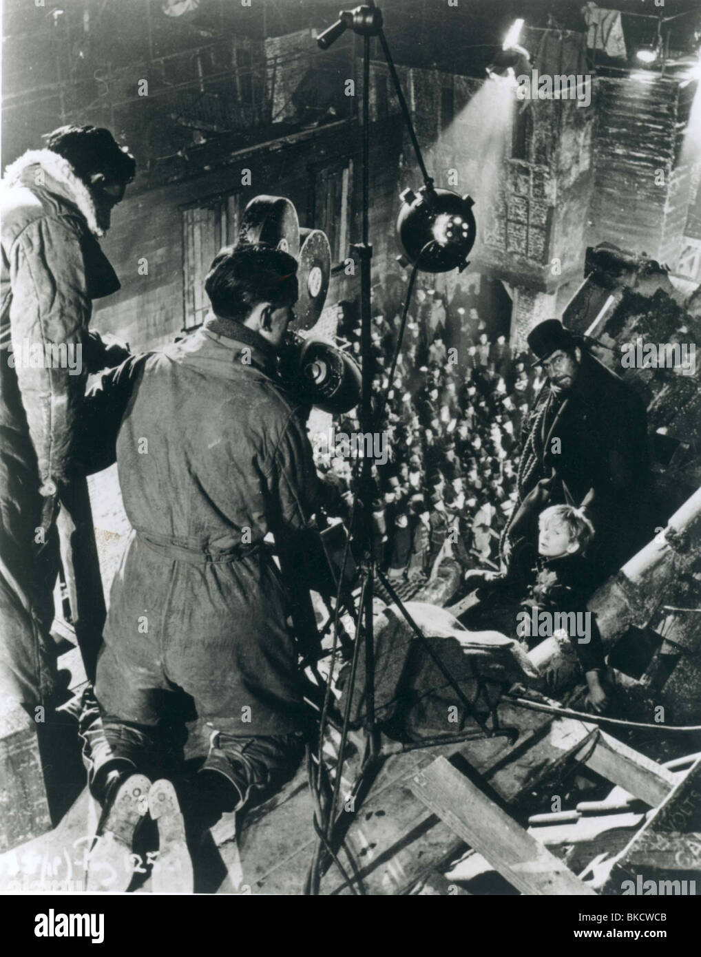 FILMING PRODUCTION (ALT) LOCATION (ALT) BEHIND THE SCENES (ALT) ON SET ...