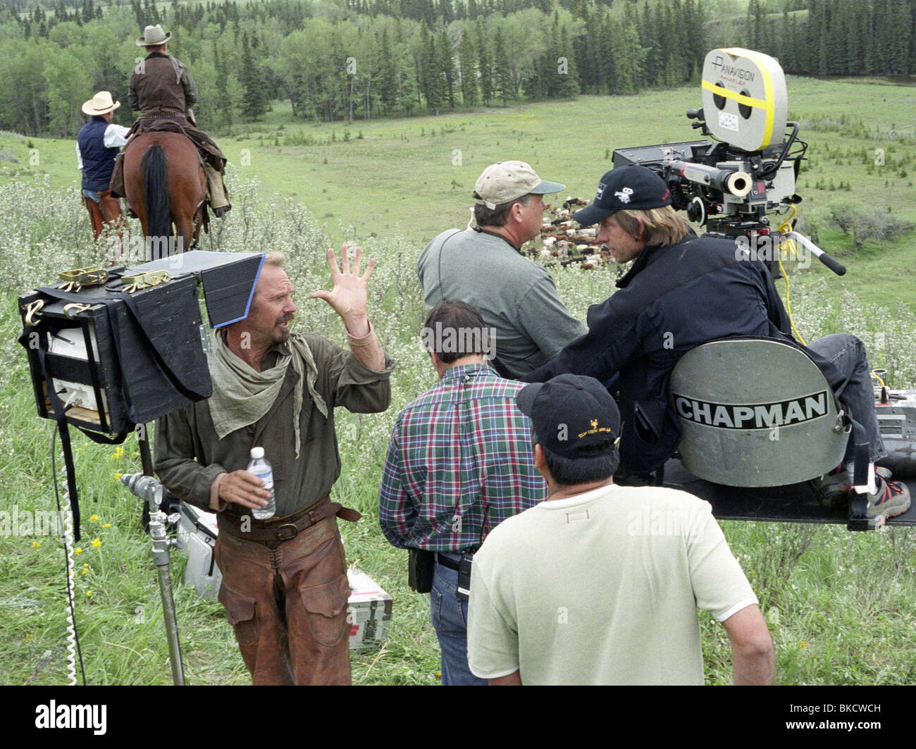 FILMING PRODUCTION (ALT) BEHIND THE SCENES (ALT) LOCATION (ALT) ON SET ...