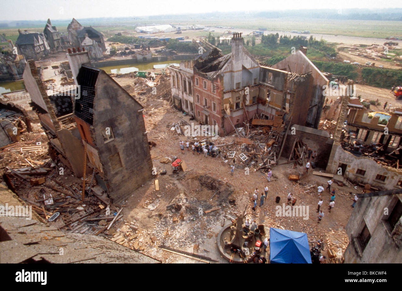 FILMING PRODUCTION (ALT) LOCATION (ALT) BEHIND THE SCENES (ALT) ON SET ...