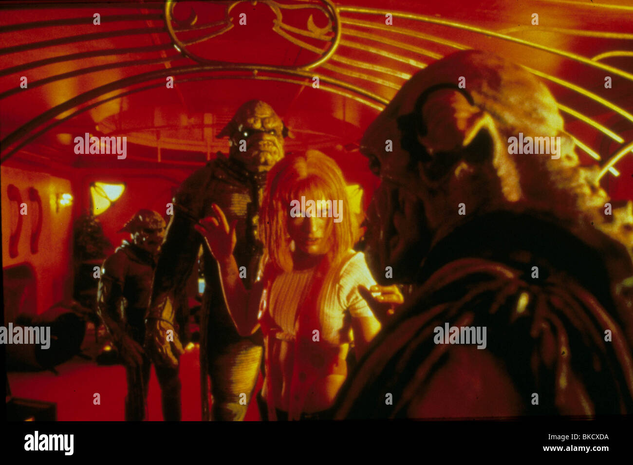 THE FIFTH ELEMENT (1997) MILLA JOVOVICH FELE 013 Stock Photo - Alamy