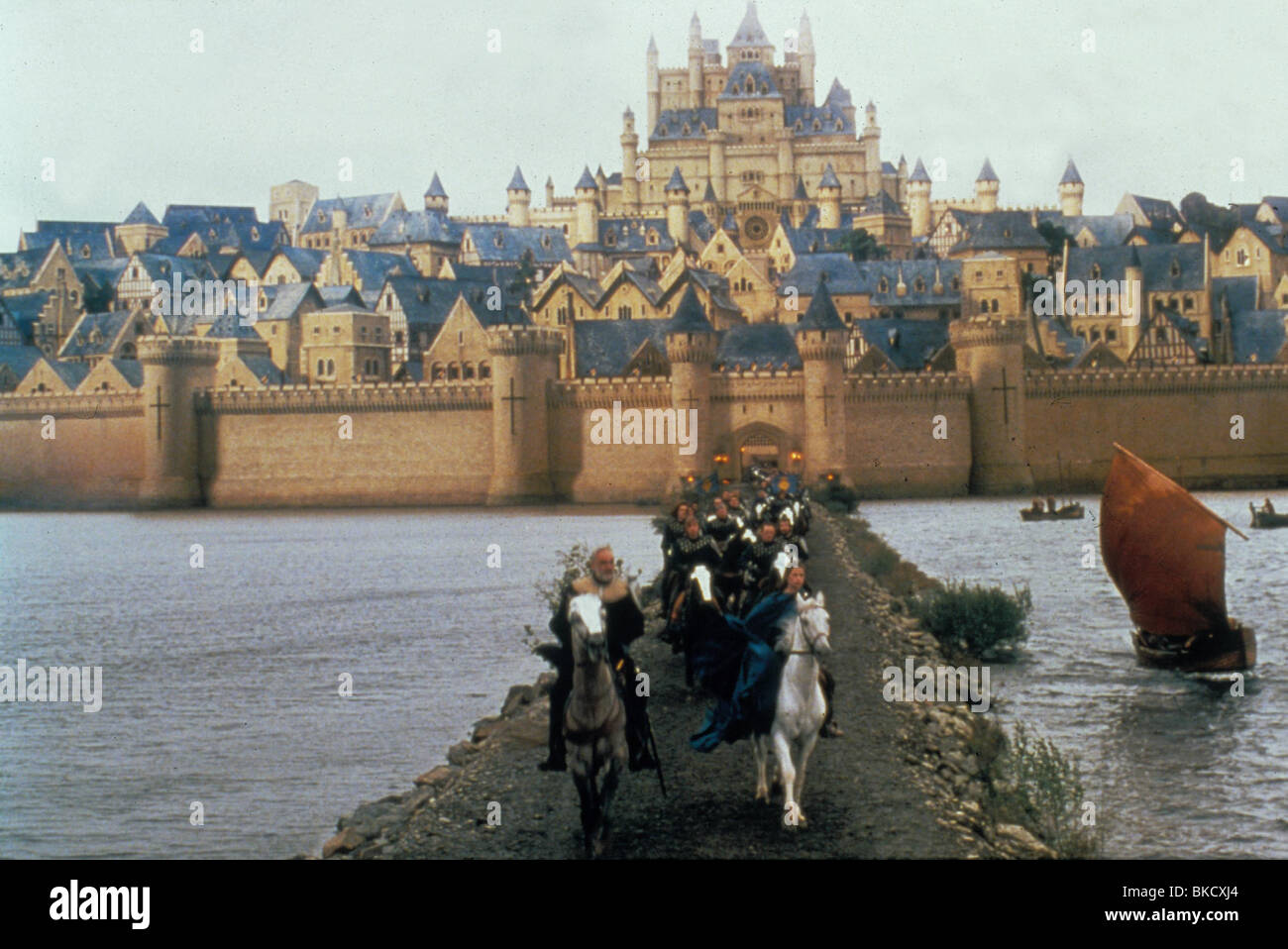 FIRST KNIGHT (1995) SEAN CONNERY, JULIA ORMOND FKNG 016 Stock Photo - Alamy