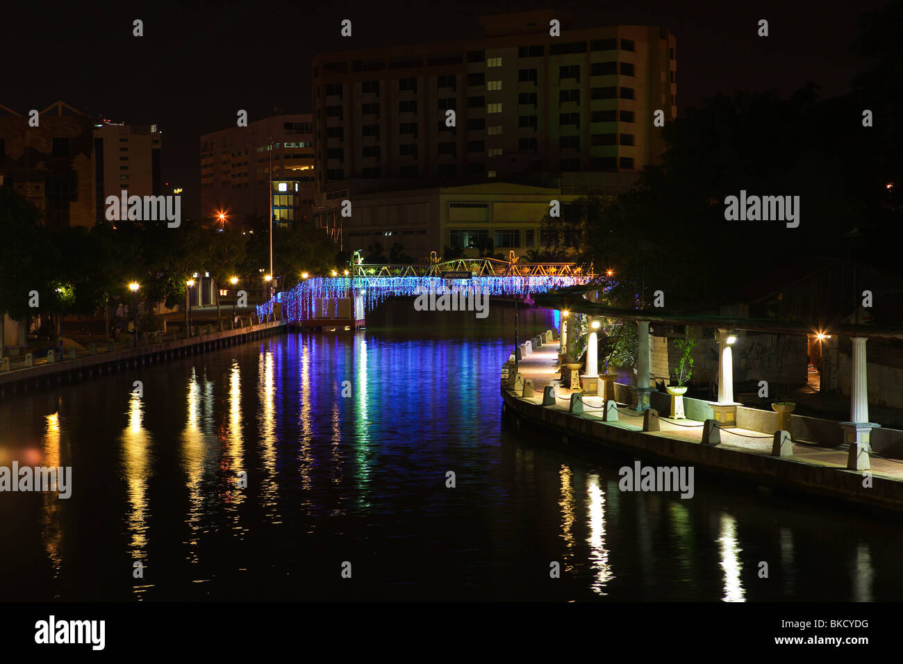 A night view of Jambatan Pasar across Sungai Melaka Stock Photo - Alamy