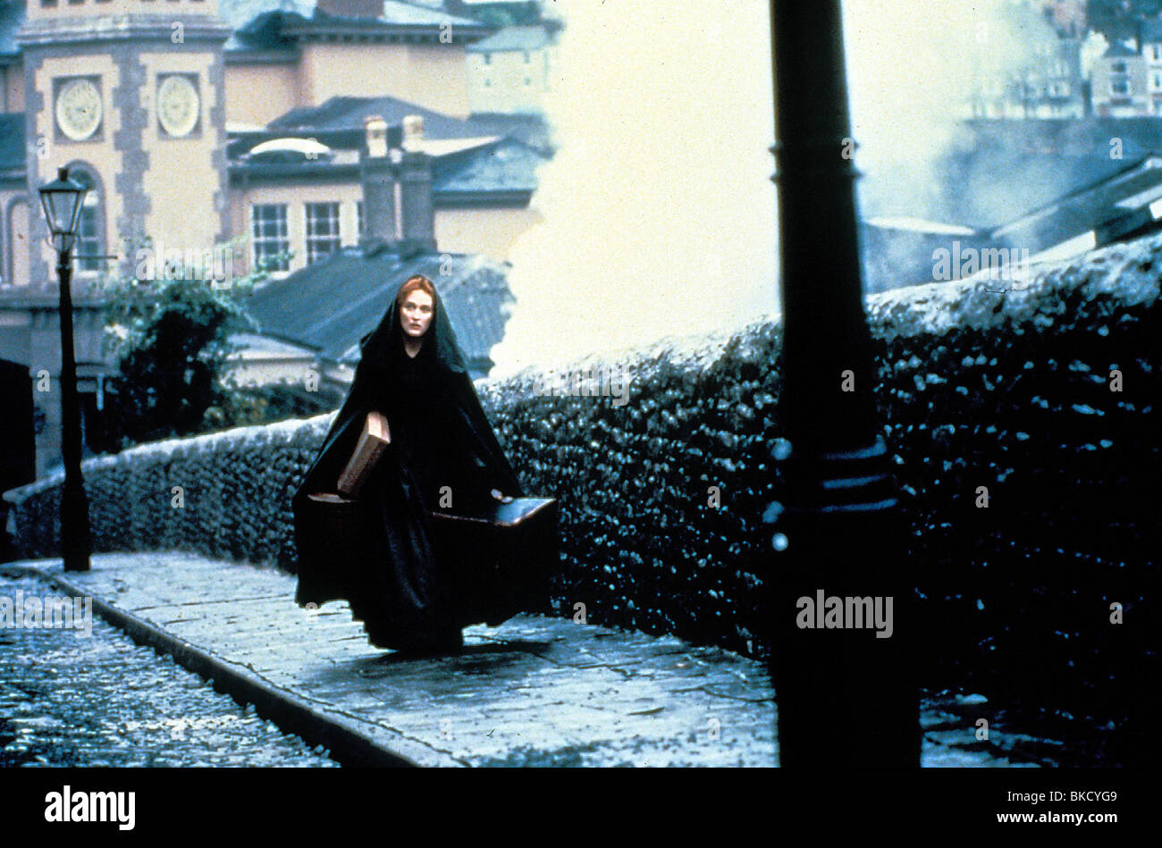 THE FRENCH LIEUTENANTS WOMAN (1981) MERYL STREEP FLW 067 Stock Photo ...