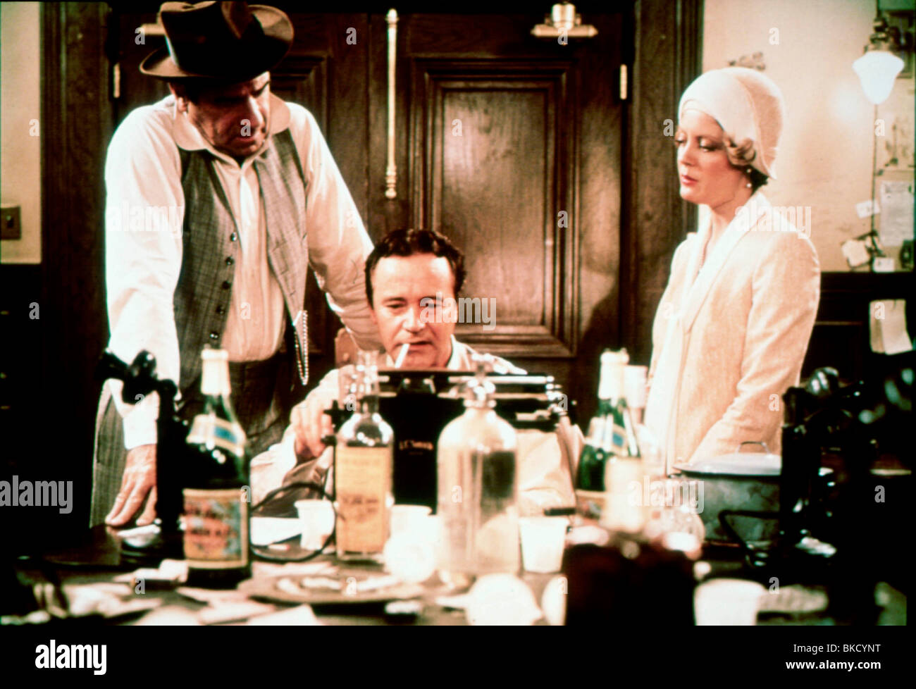 The front page movie hi-res stock photography and images - Alamy