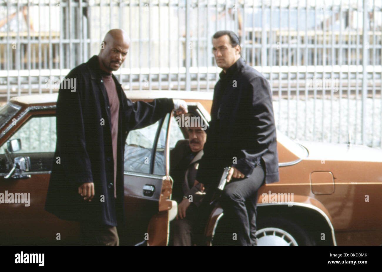 THE GLIMMER MAN (1996) KEENEN IVORY WAYANS, STEVEN SEAGAL GLIM 002 ...